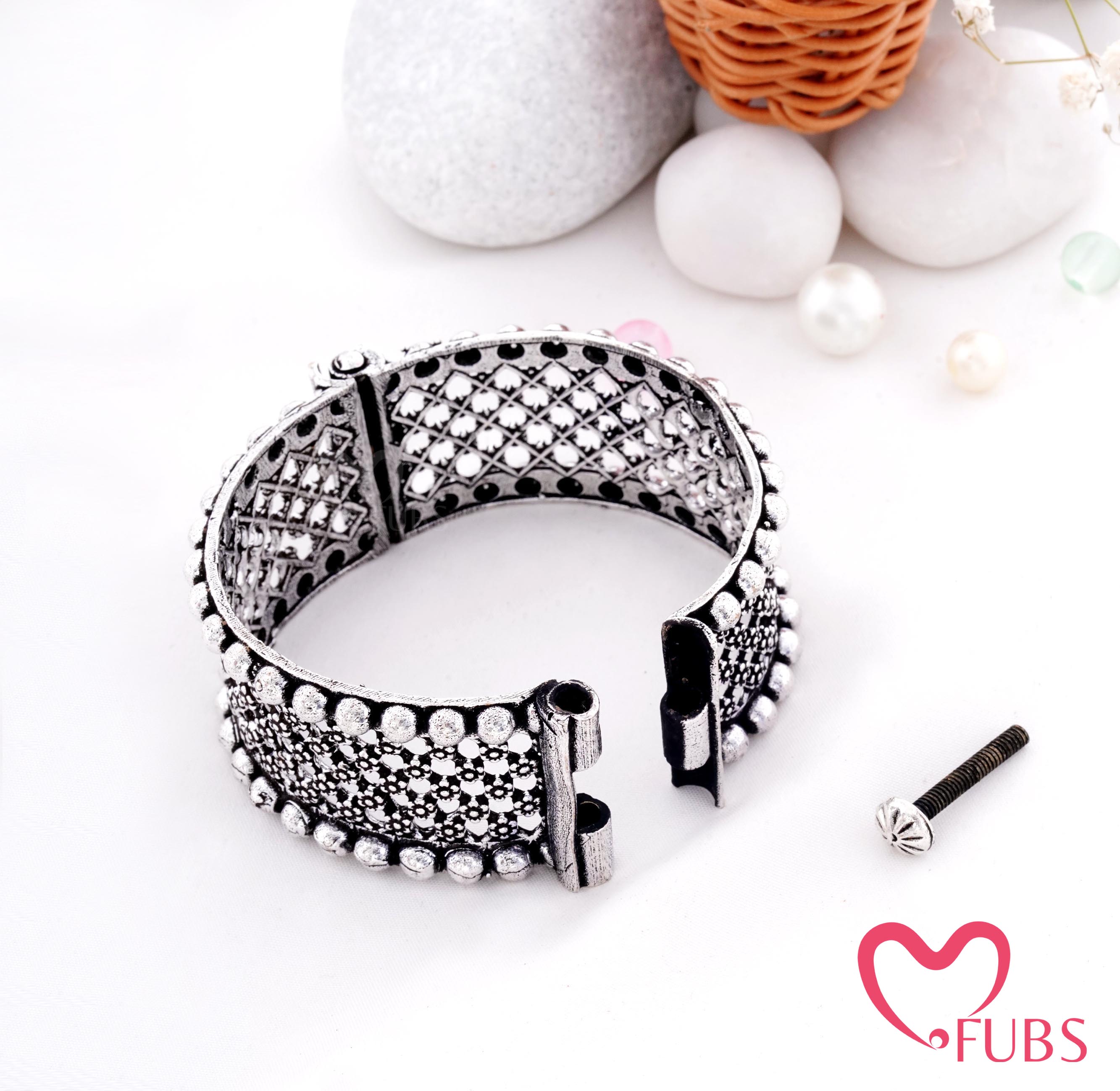 Traditional Oxidised Bangle with Screw Closure – FUBS